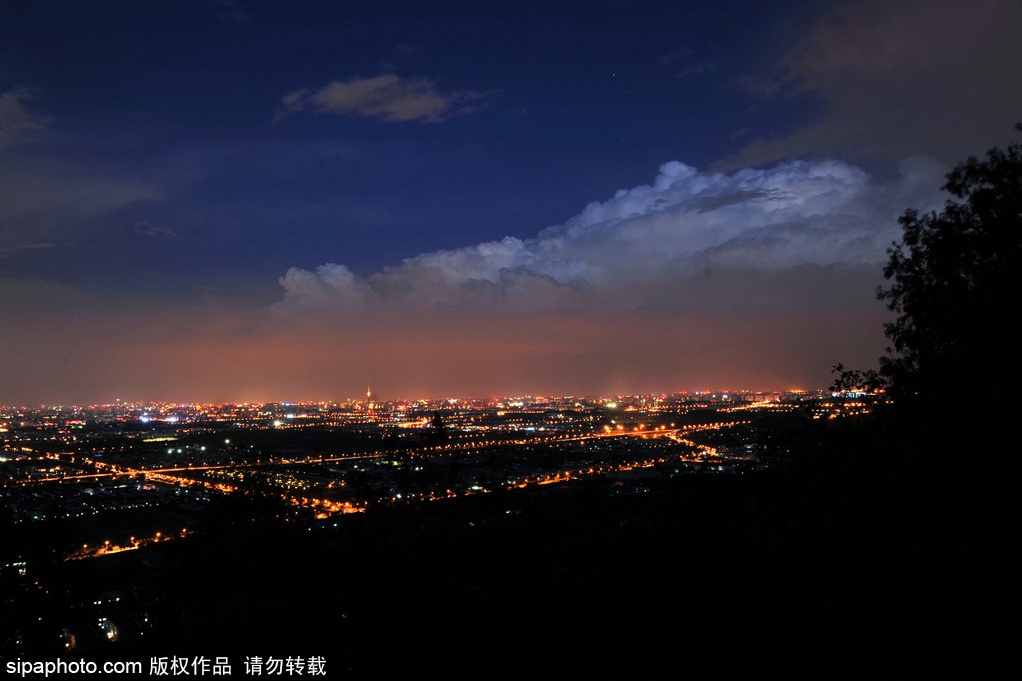 Enjoy Beautiful Night Scene in Luxury hotels in Beijing