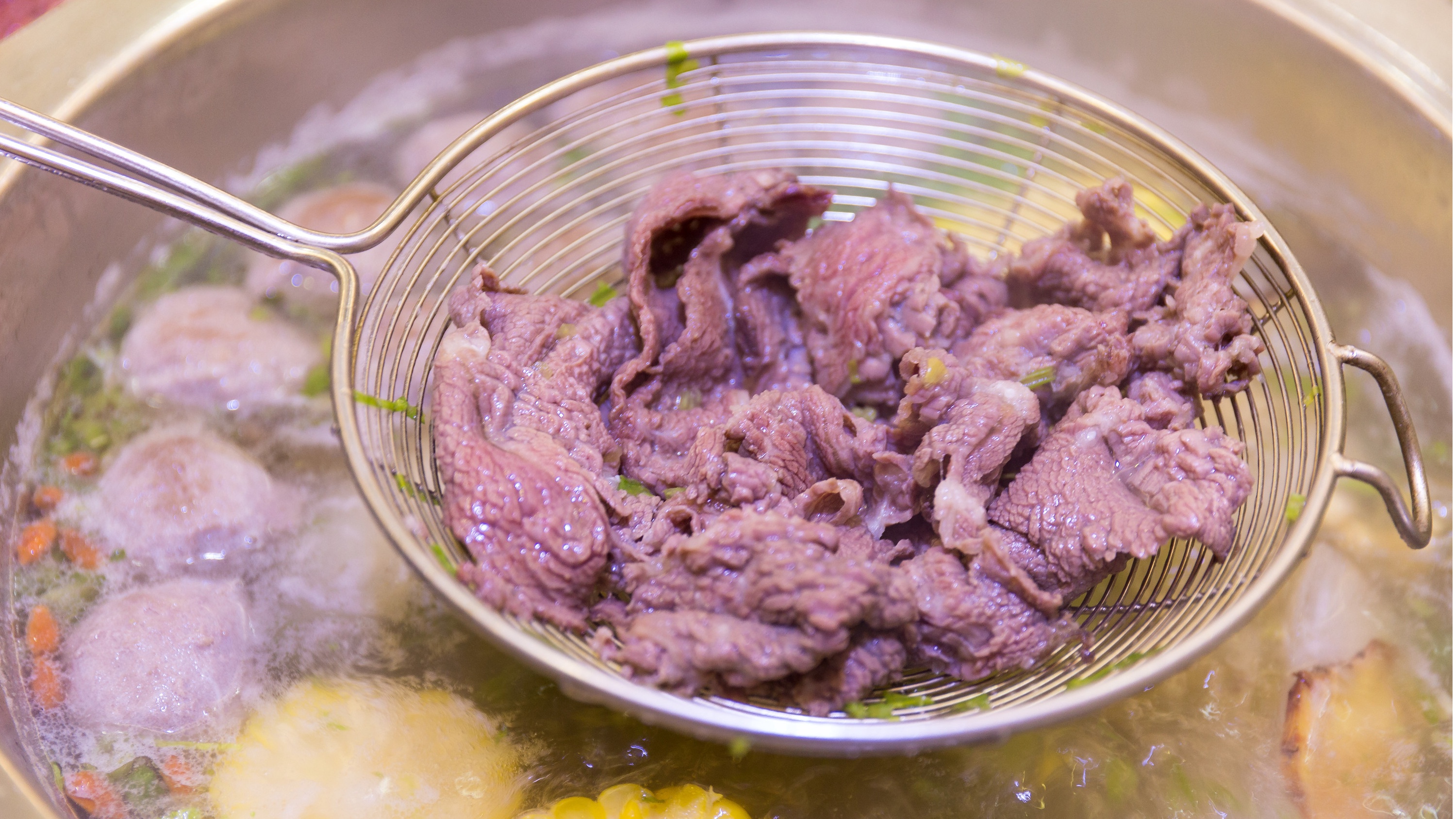 A Taste of Delicacies in the “Luxurious” Street in Beijing