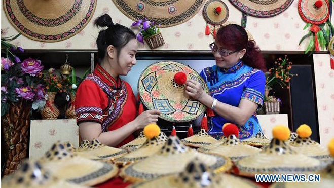 Flower bamboo hat making technique of Maonan ethnic group