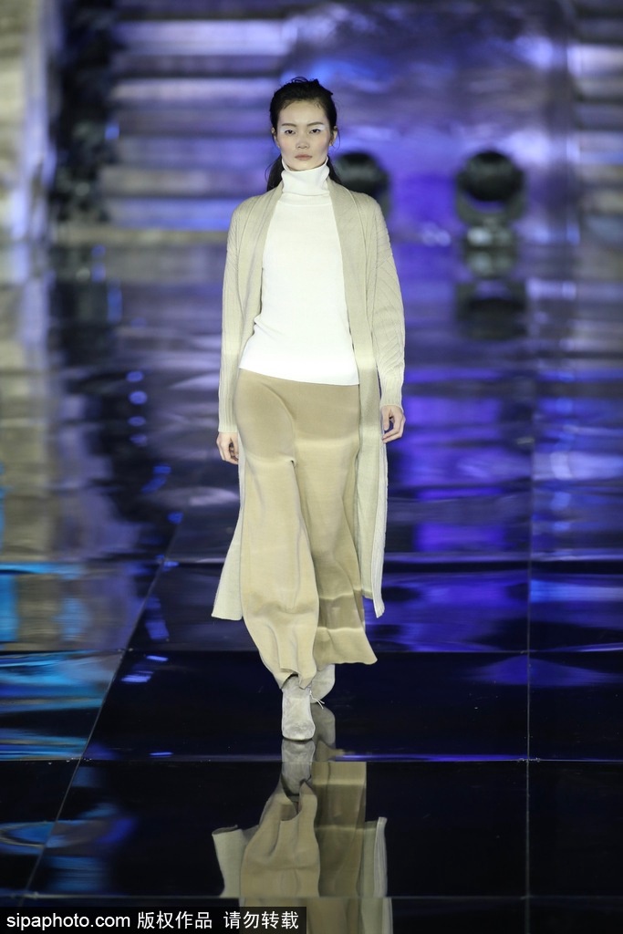 Beijing Fashion Week Kicks off at Imperial Ancestral Temple
